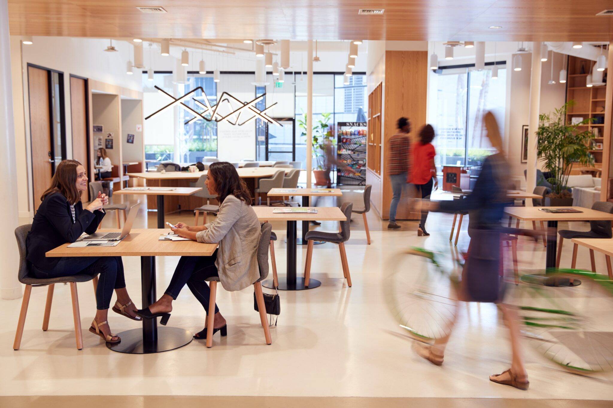 Hybrid Workplace Model: Pros and Cons for Employers - OfficeRnD