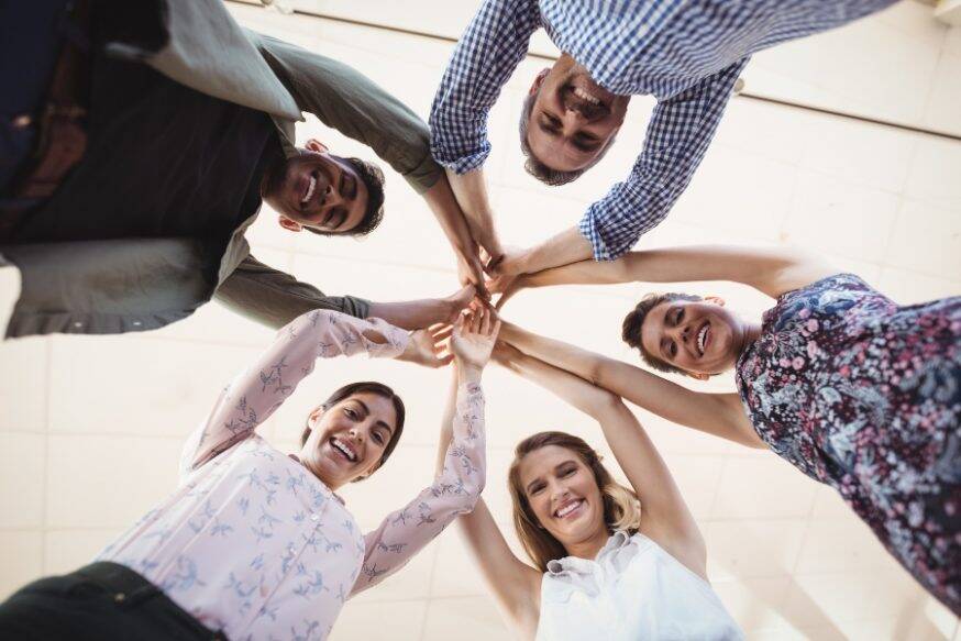 6 Hybrid Work Success Stories From Real Companies [2024]