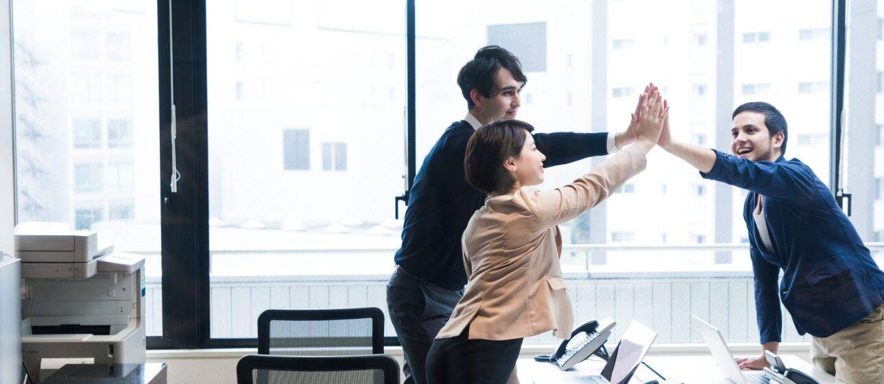 12 Qualities Of A Good Team Member (With Hybrid Examples)