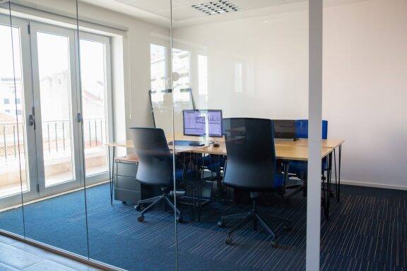 The Huddle Room: What It Is, Its Benefits, And Setup Tips [2024]