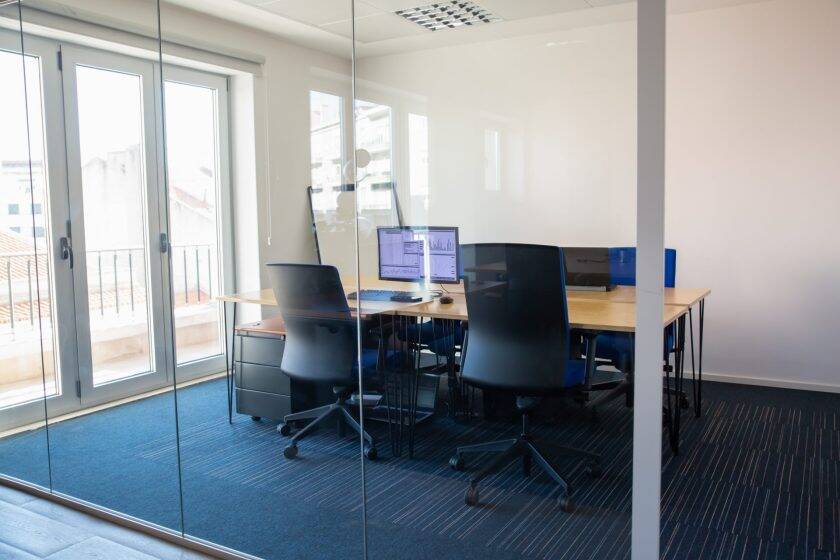 The Huddle Room: What It Is, Its Benefits, And Setup Tips [2024]